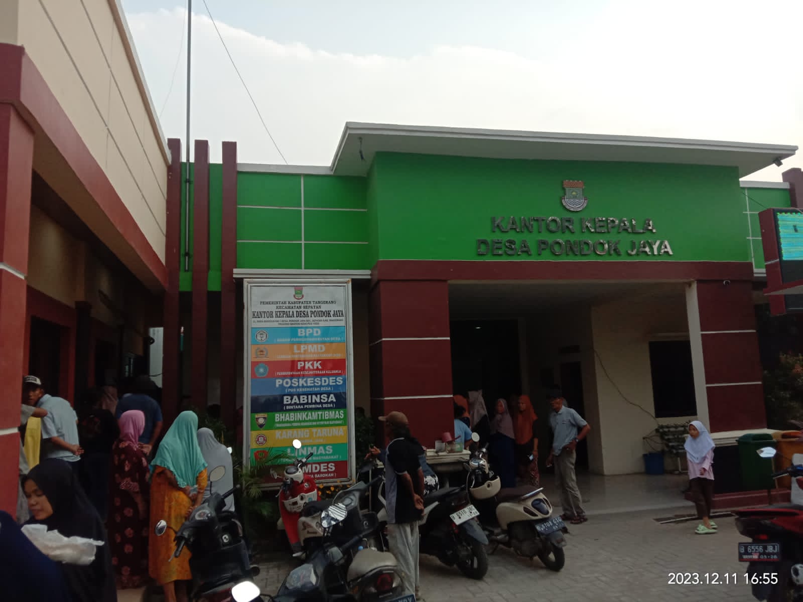 Warga Desa Pondok Jaya Antusias Terima Bantuan Beras 10 Kg, Serta ... Warga Desa Pondok Jaya Antusias Terima Bantuan Beras 10 Kg, Serta ...